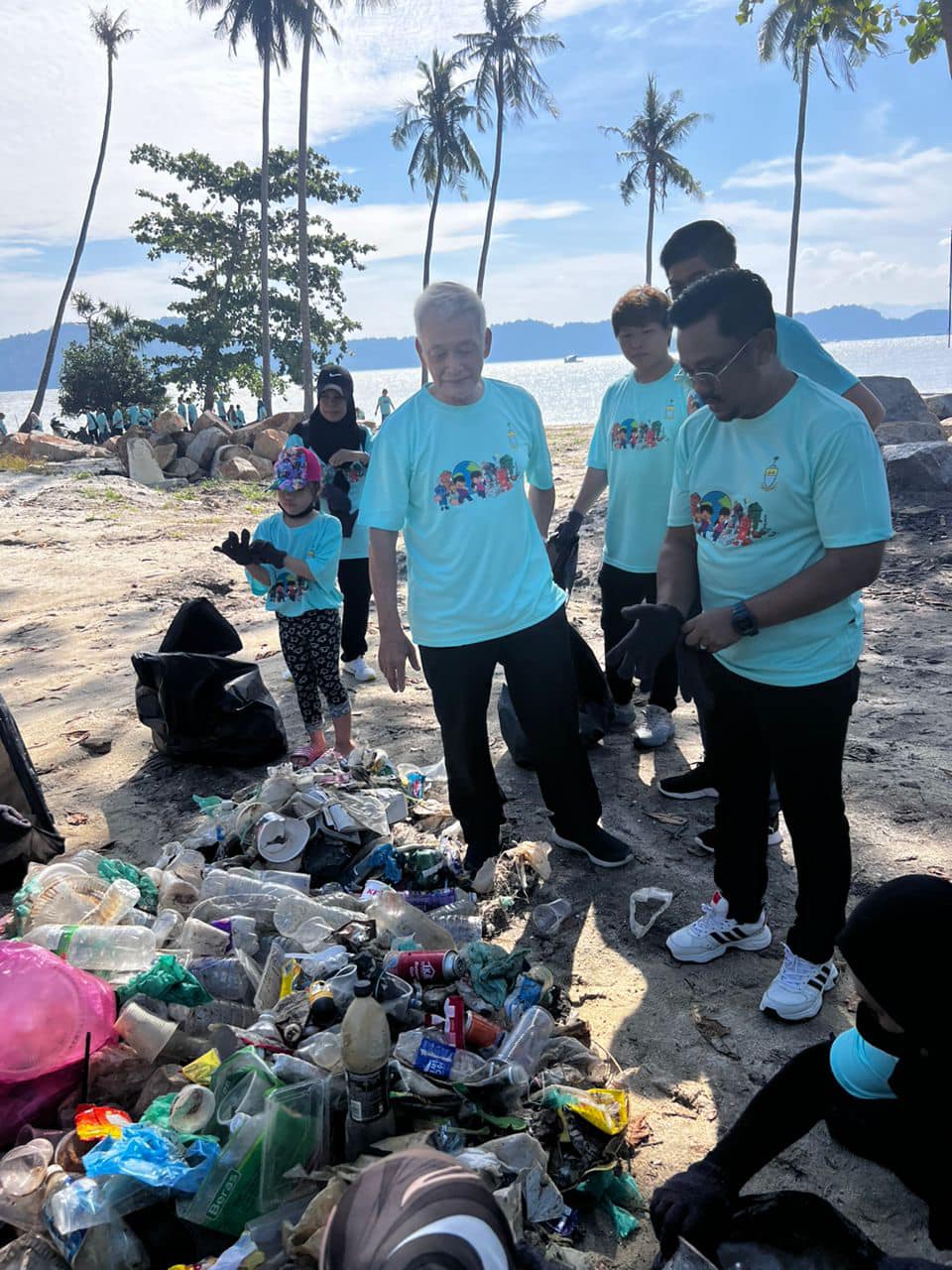PROGRAM PEMBERSIHAN PANTAI “BEACH CLEAN UP”