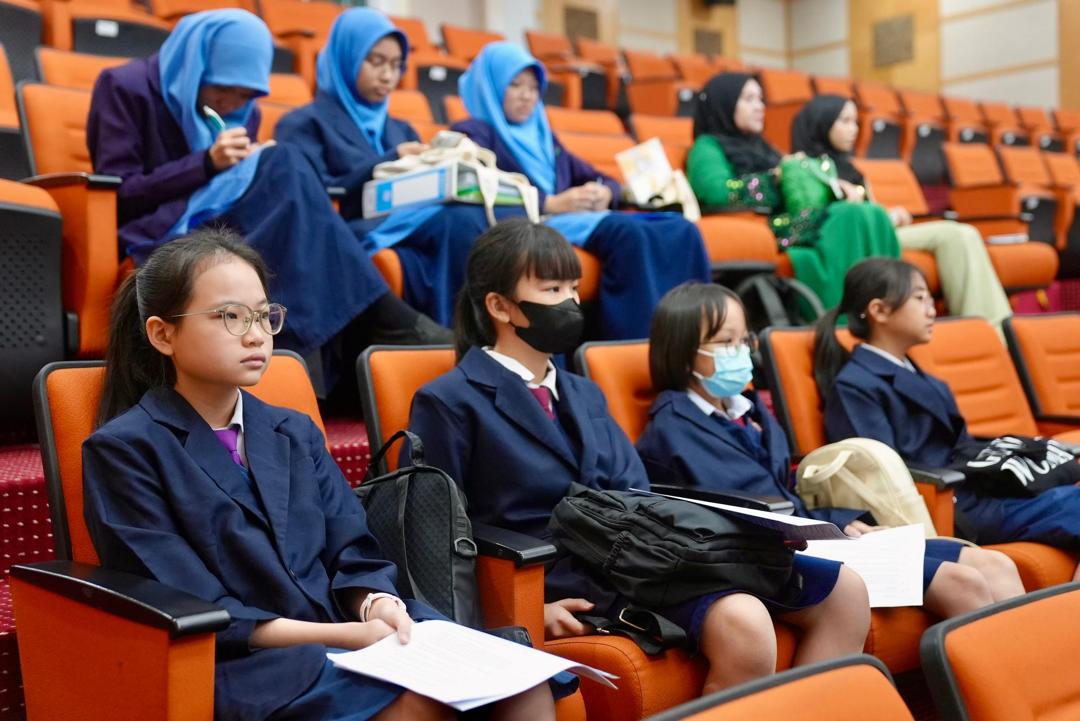 PEMBENTANGAN AKHIR BAGI PERTANDINGAN ANUGERAH SEKOLAH HIJAU 2024 DI ...