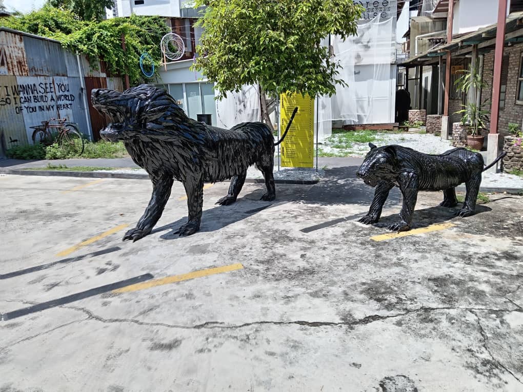 PAMERAN UPCYCLE H IN BUS DEPOT GEORGETOWN SEKOLAH-SEKOLAH DALAM PULAU ...