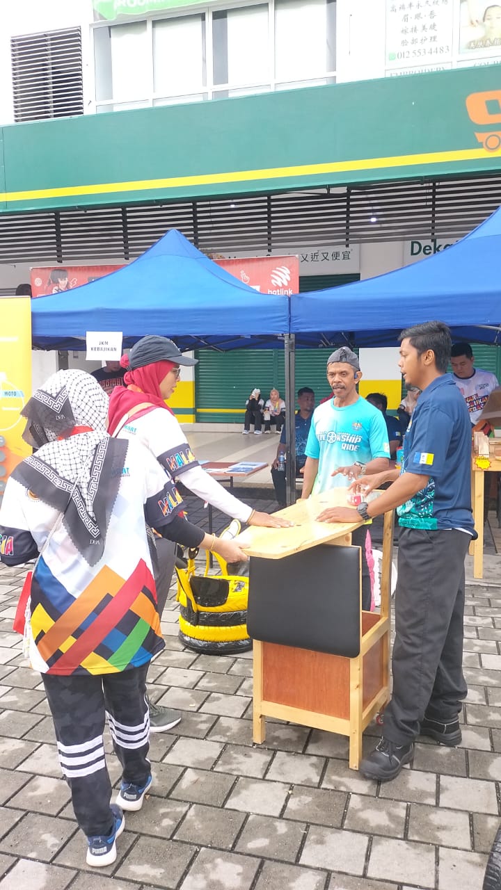 PAMERAN UPCYCLE HARI SUKAN NEGARA DEPAN PEJABAT AHLI PARLIMEN BUKIT ...