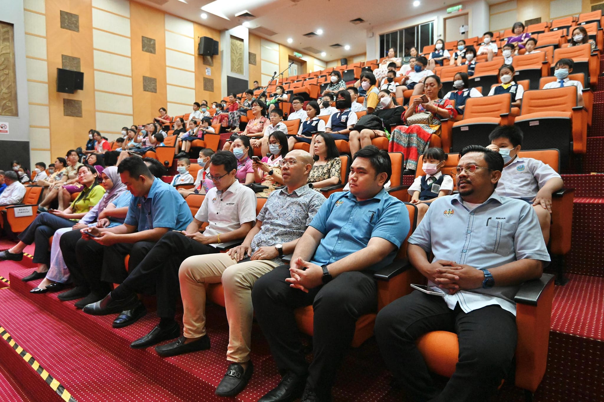 MAJLIS PENYAMPAIAN HADIAH BAGI PROGRAM PERTANDINGAN MENGUMPUL KOTAK ...