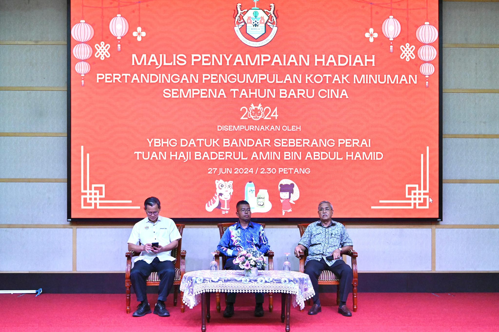 MAJLIS PENYAMPAIAN HADIAH BAGI PROGRAM PERTANDINGAN MENGUMPUL KOTAK ...